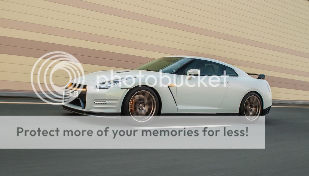 The Godzilla vs The Snake (Viper) in Dubai | Nissan GT-R Forum